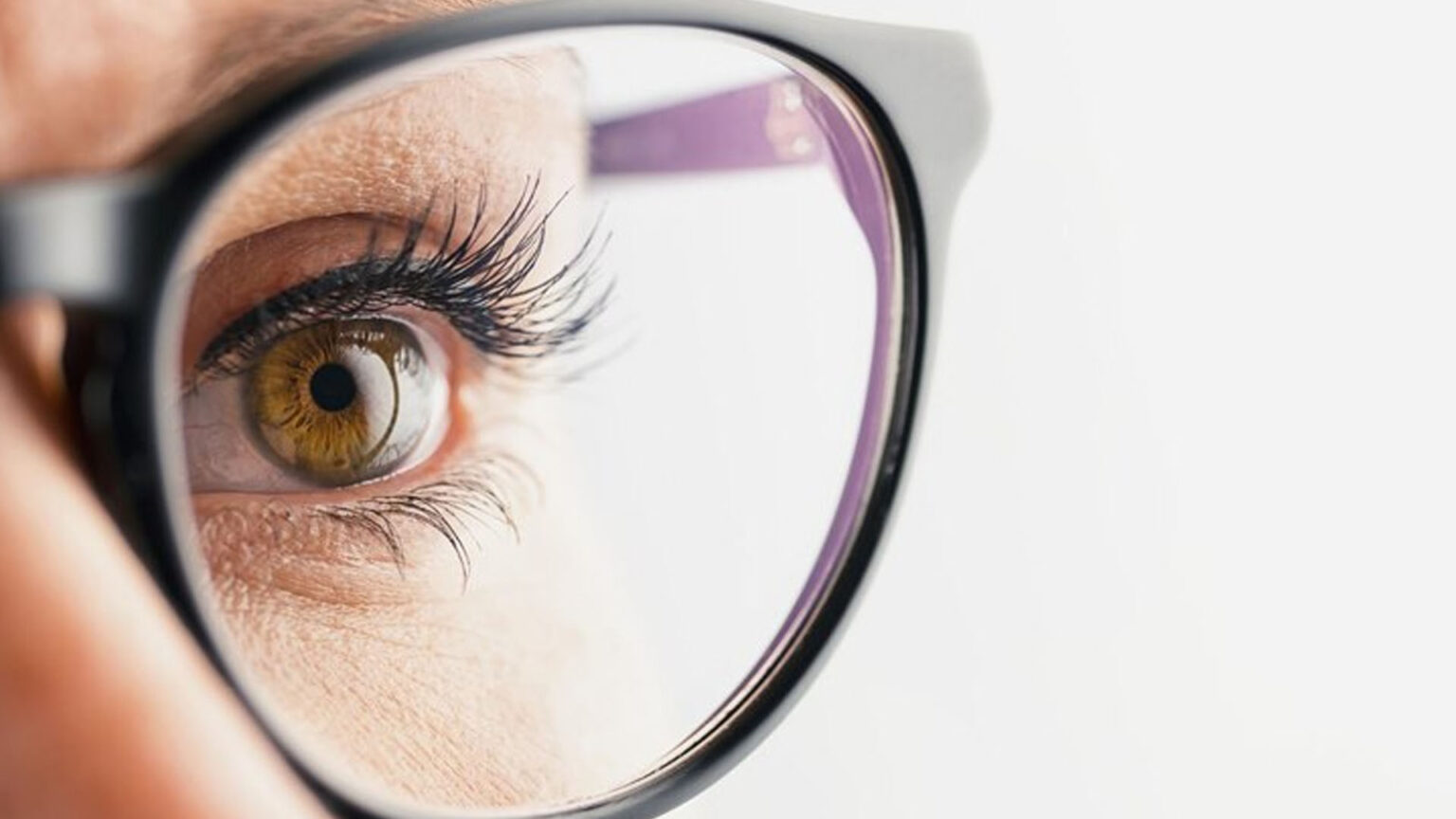 What are the Symptoms of Dislocated Intraocular Lenses? – NutritionFact.in